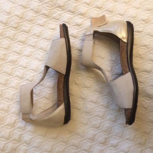 Naot | Shoes | New Nala Naot T Strap Beige Leather Sandals 39 | Poshmark